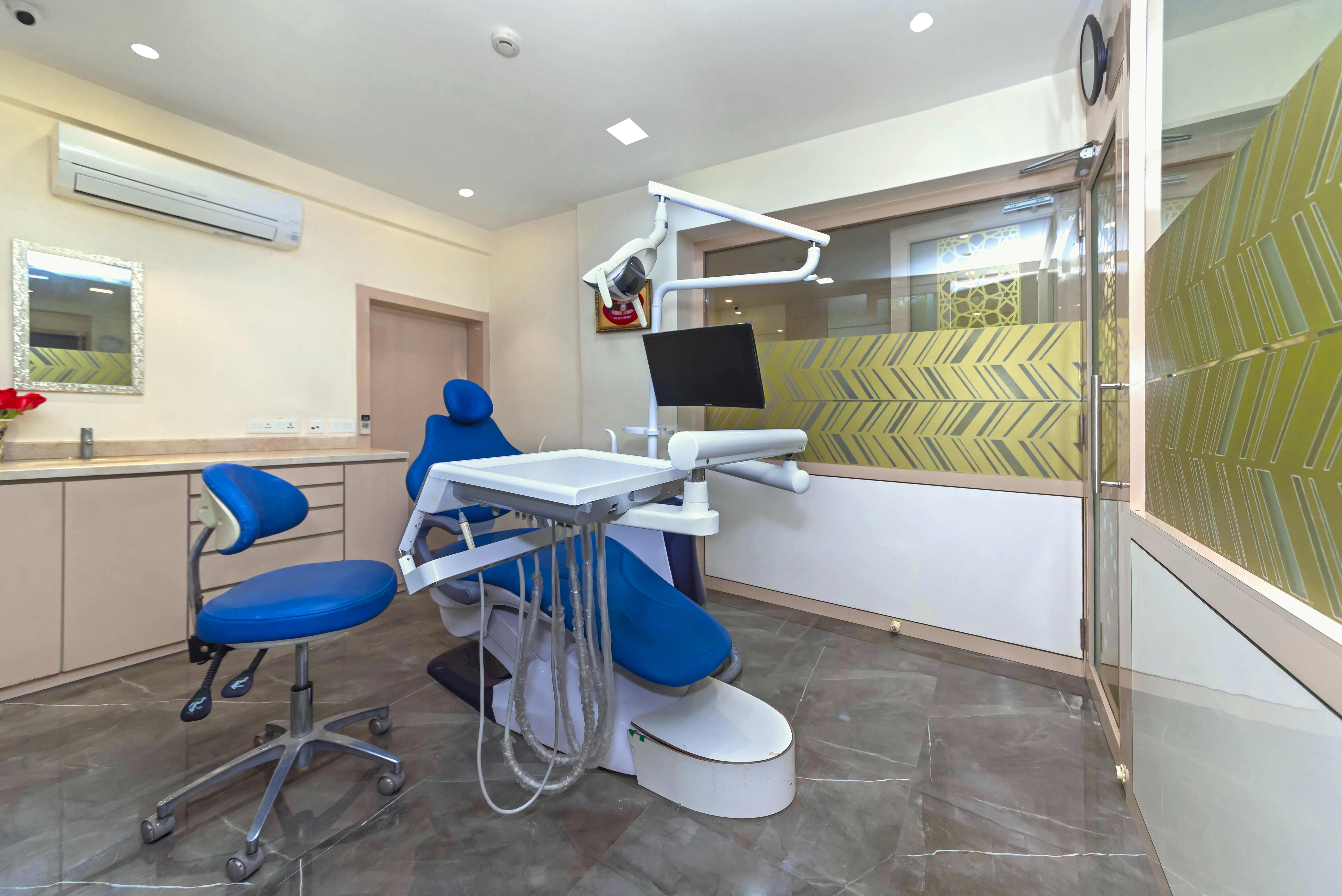 Dr. Amish Shah - Best dentist in Camac Street, Park Street